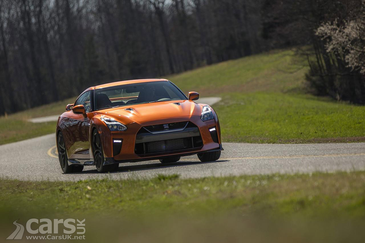 2017 Nissan GT-R REVEALED - gets a facelift, better interior and 562bhp ...