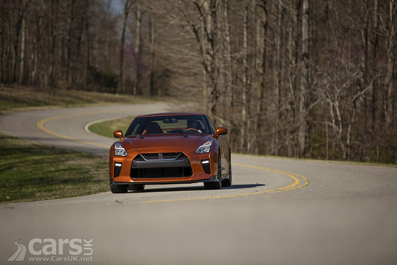 2017 Nissan GT-R REVEALED - gets a facelift, better interior and 562bhp ...