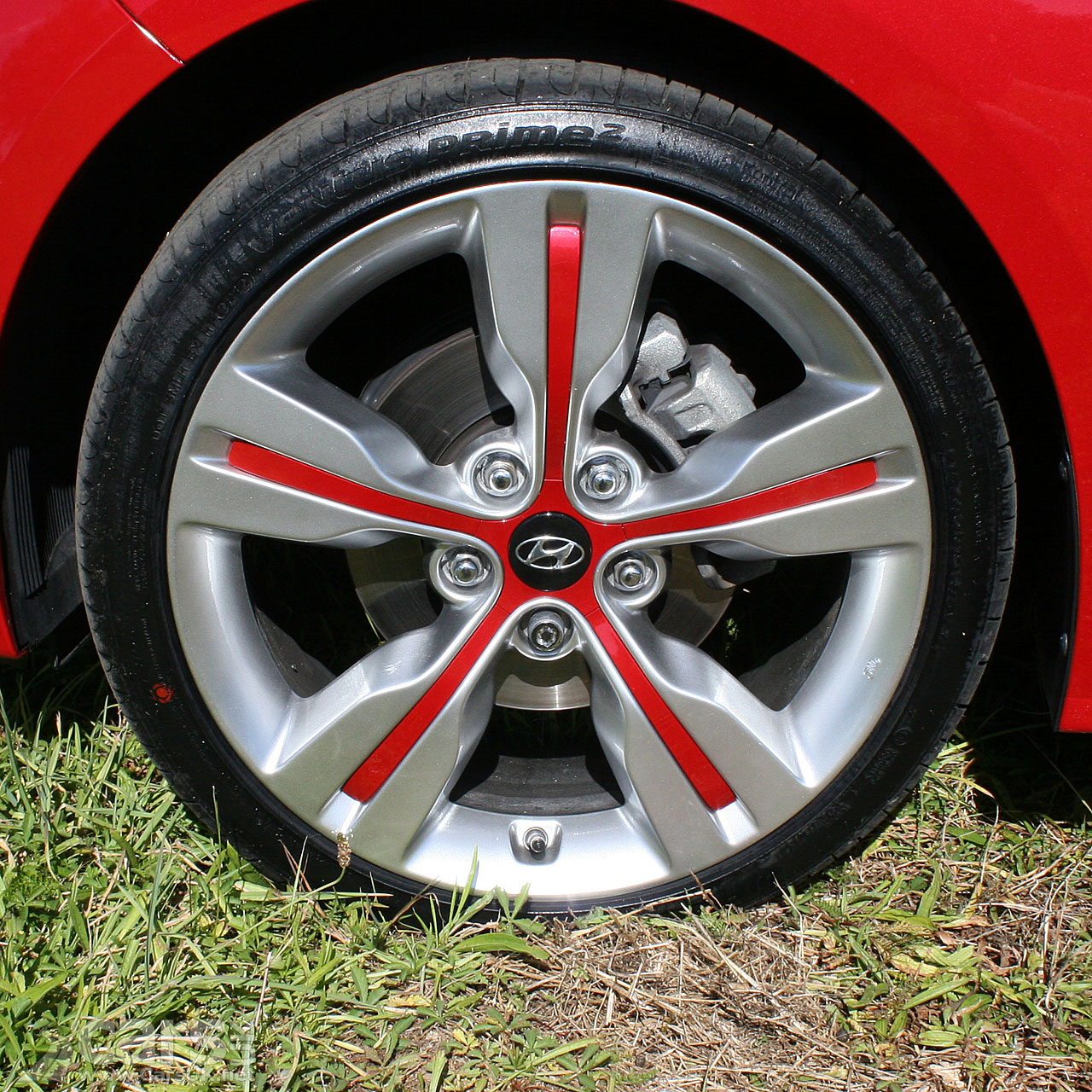 Hyundai Veloster Review: Sport 1.6 GDi (2012) | Cars UK