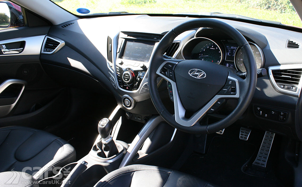 Hyundai Veloster Review: Sport 1.6 GDi (2012) | Cars UK