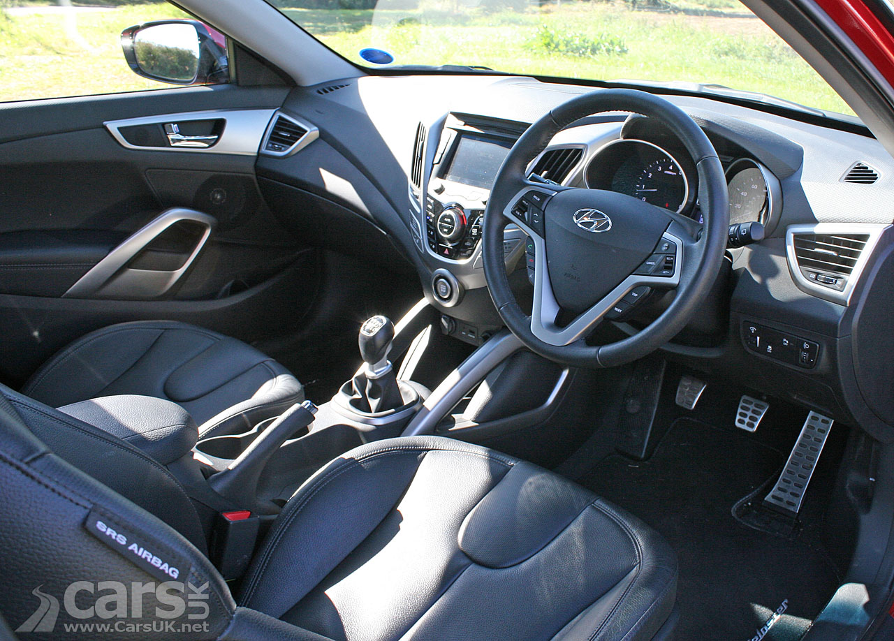 Hyundai Veloster Review: Sport 1.6 GDi (2012) | Cars UK