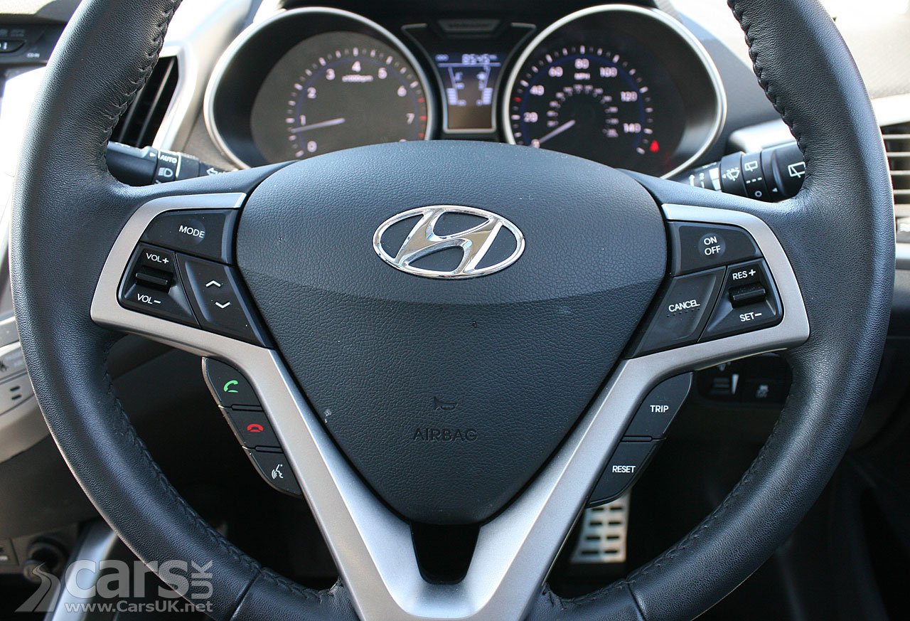 Hyundai Veloster Review: Sport 1.6 GDi (2012) | Cars UK
