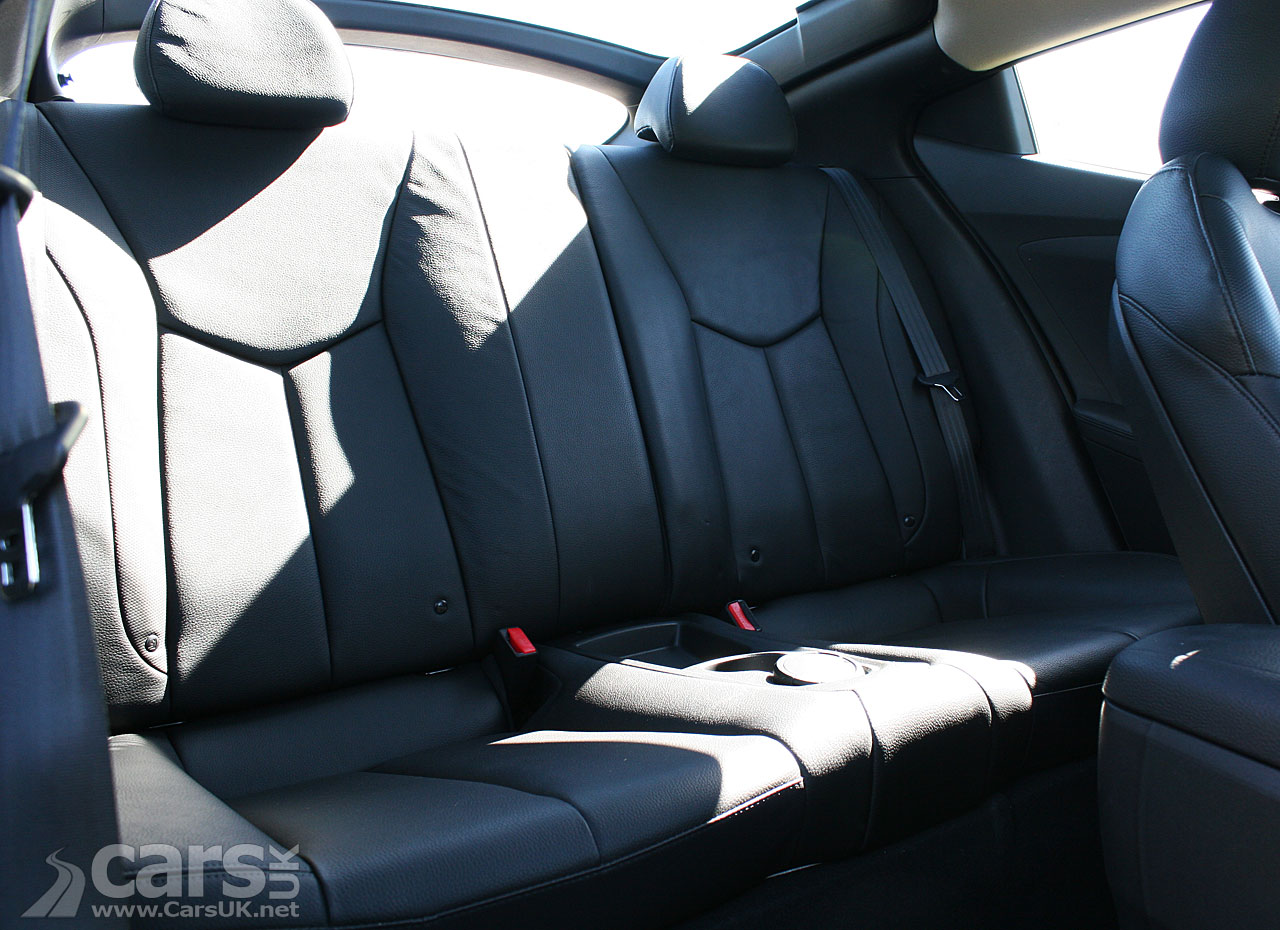 Hyundai Veloster Review: Sport 1.6 GDi (2012) | Cars UK
