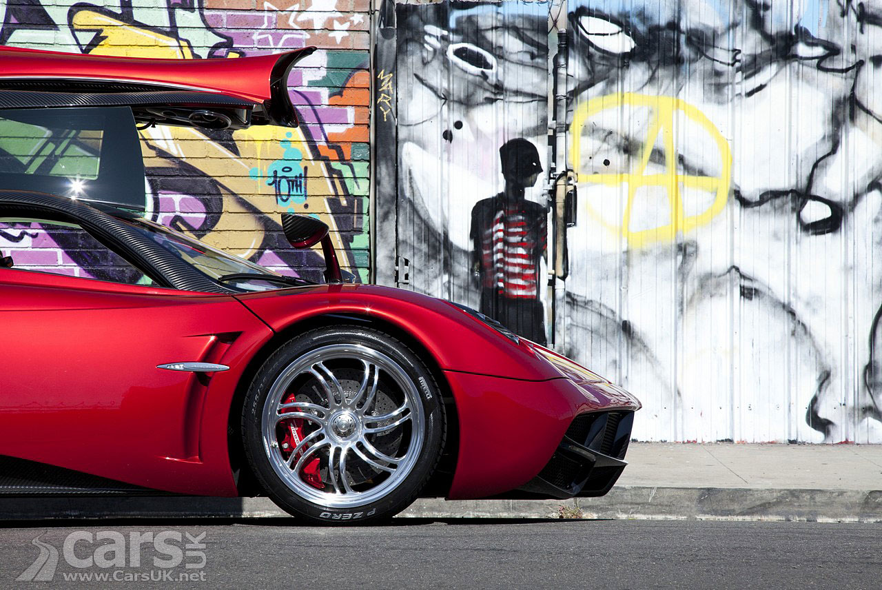 Pagani Huayra in Purple with Tricolour Calipers (video) | Cars UK