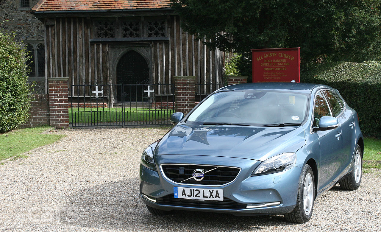 Volvo V40 Review: D3 SE Nav (2012) | Cars UK
