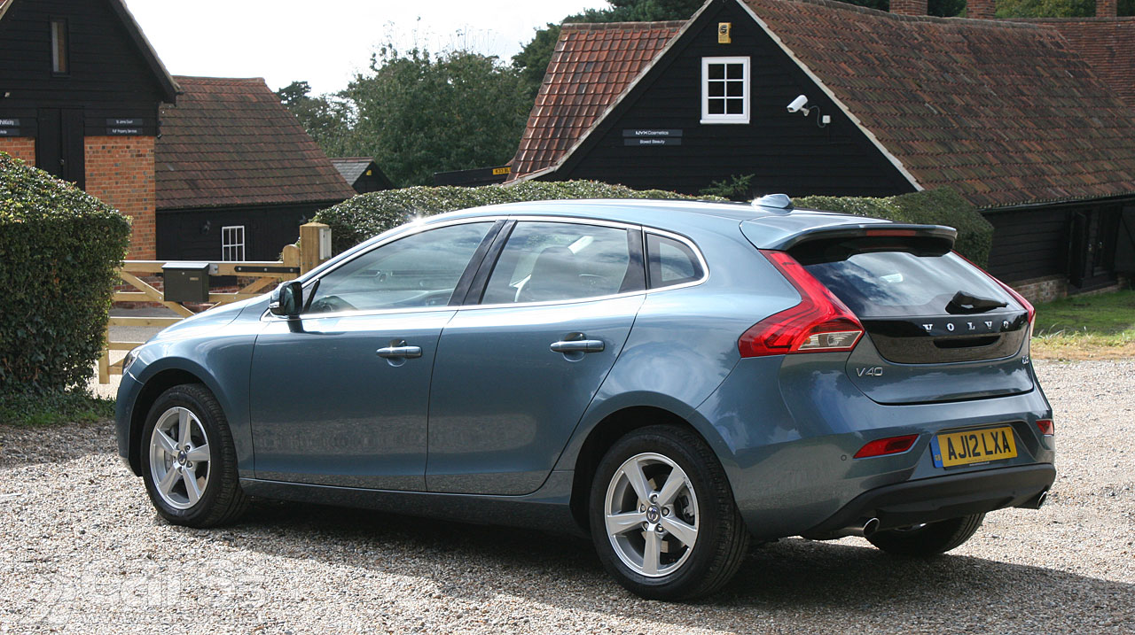 Volvo V40 Review: D3 SE Nav (2012) | Cars UK