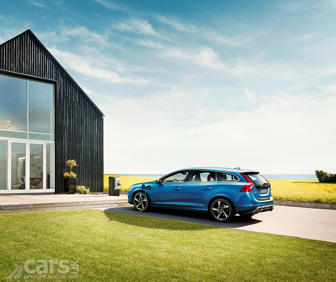 Volvo V60 Plug-in Hybrid - now with Volvo's R-Design spec. Price from £ ...
